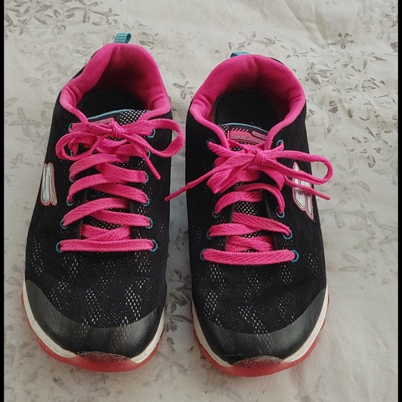 Skechers | Shoes | Girls Tennis Shoes | Poshmark